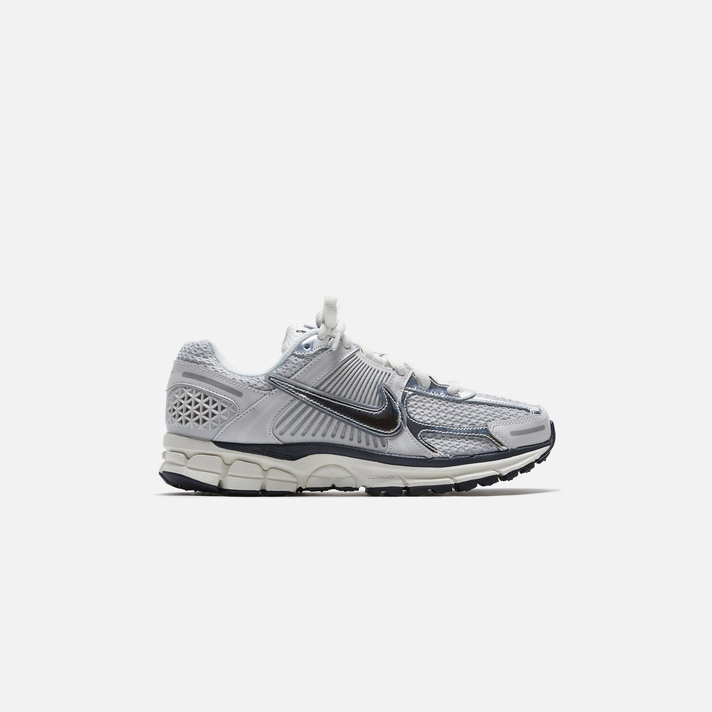 Nike WMNS Zoom Vomero 5 - Photon Dust / Chrome / Gridiron / Sail – Kith